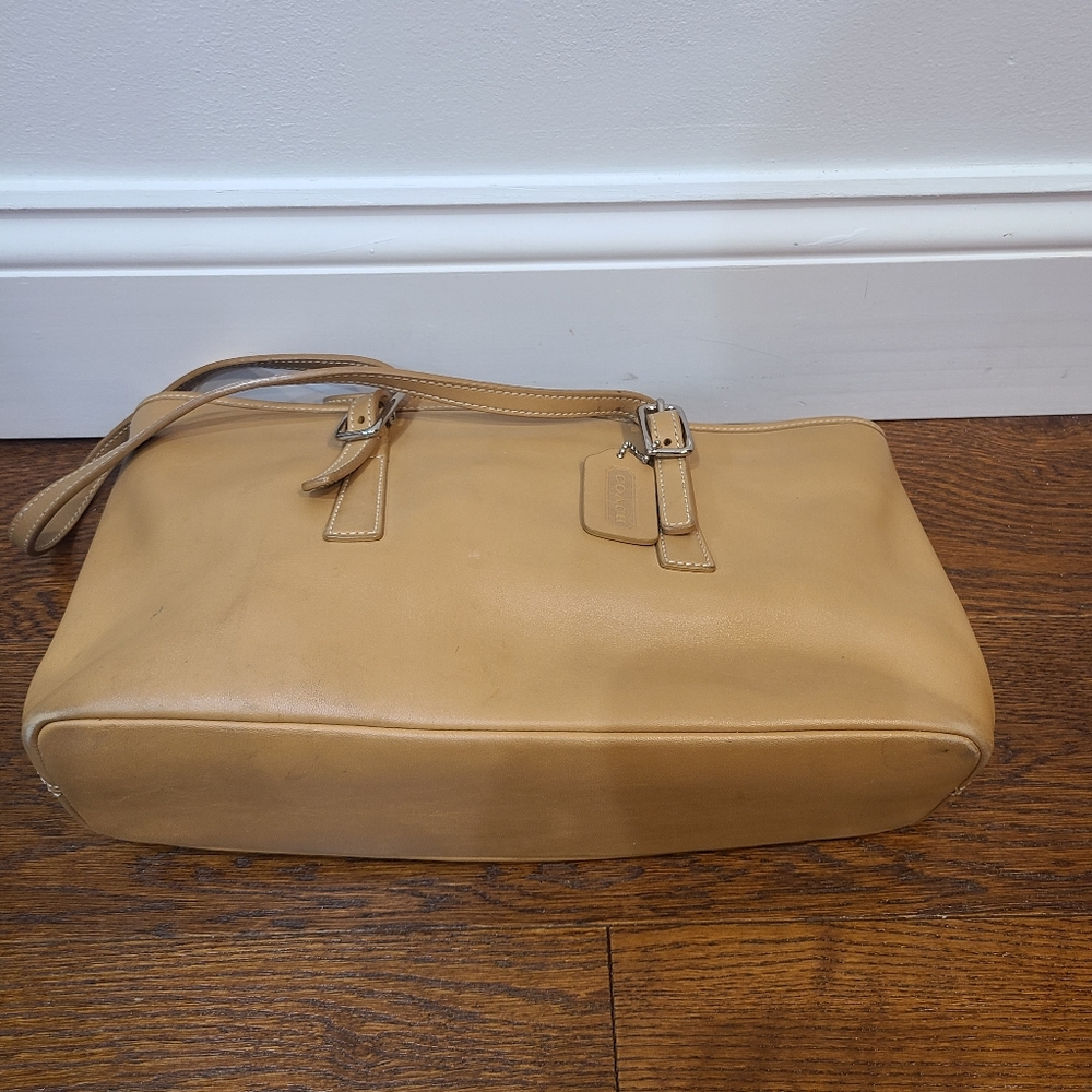Coach Neutral Used Leather Bag Minor Wear And Tear Go… - Gem